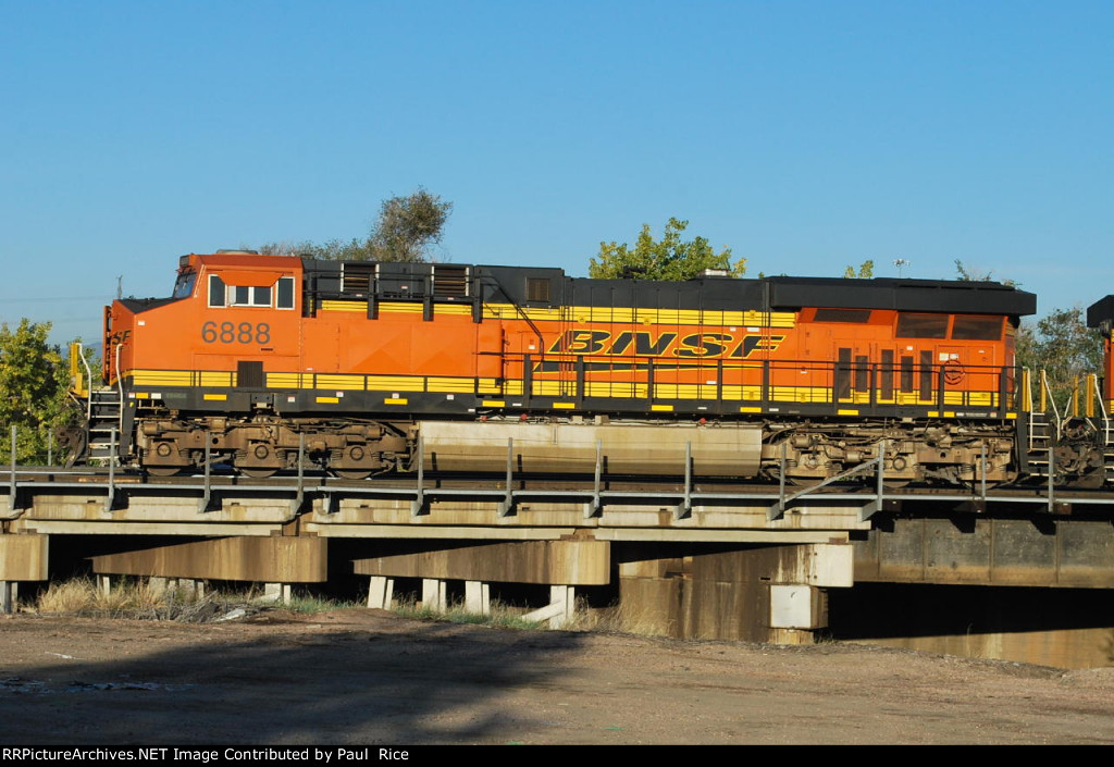 BNSF 6888